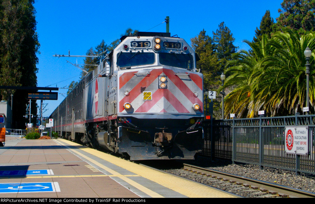 JPBX 919 Leads Caltrain 242